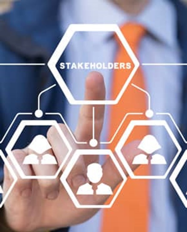 Effective Stakeholder Communication for CAEs